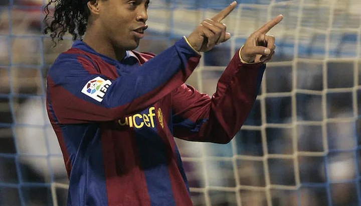 ronaldinho hand