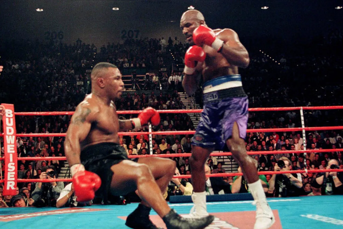 evander holyfield defeats